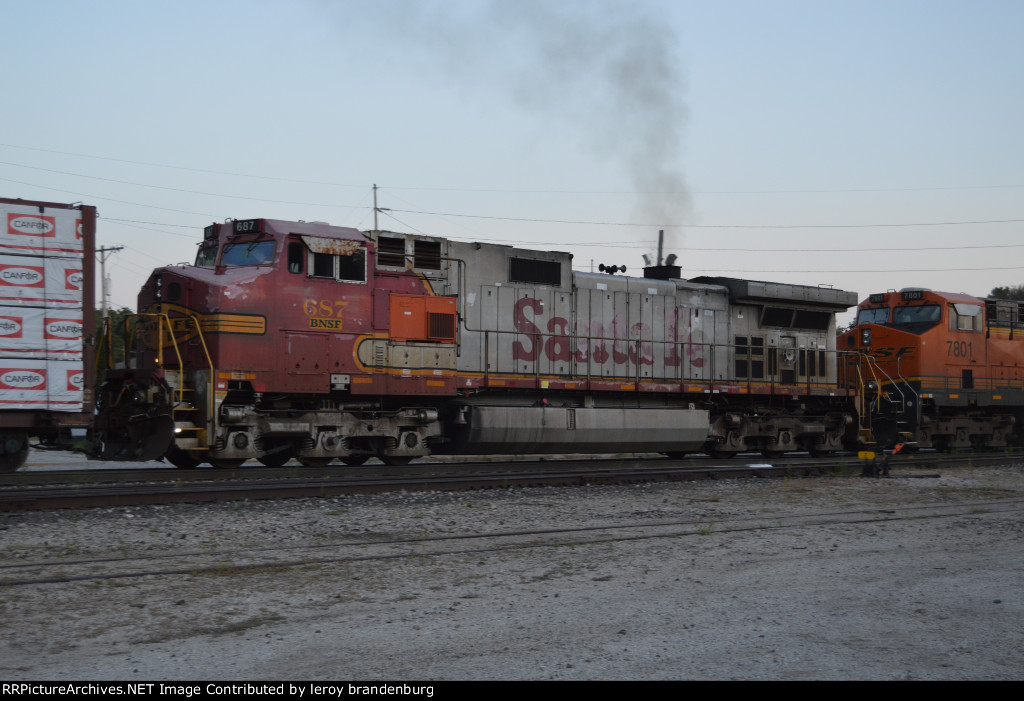 BNSF 687